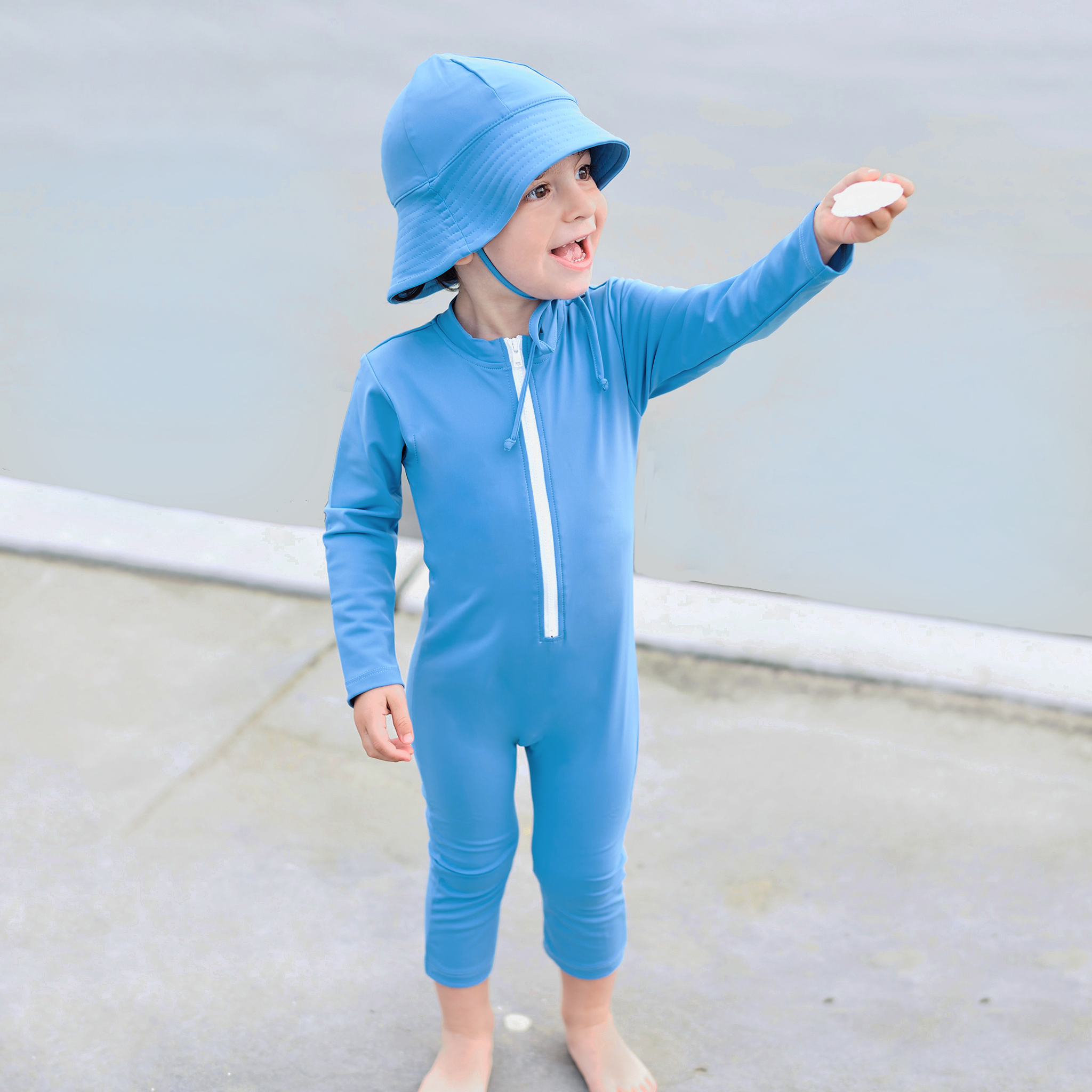 Lou BASIC UV-sunsuit L/S - cornflower - Petit Crabe