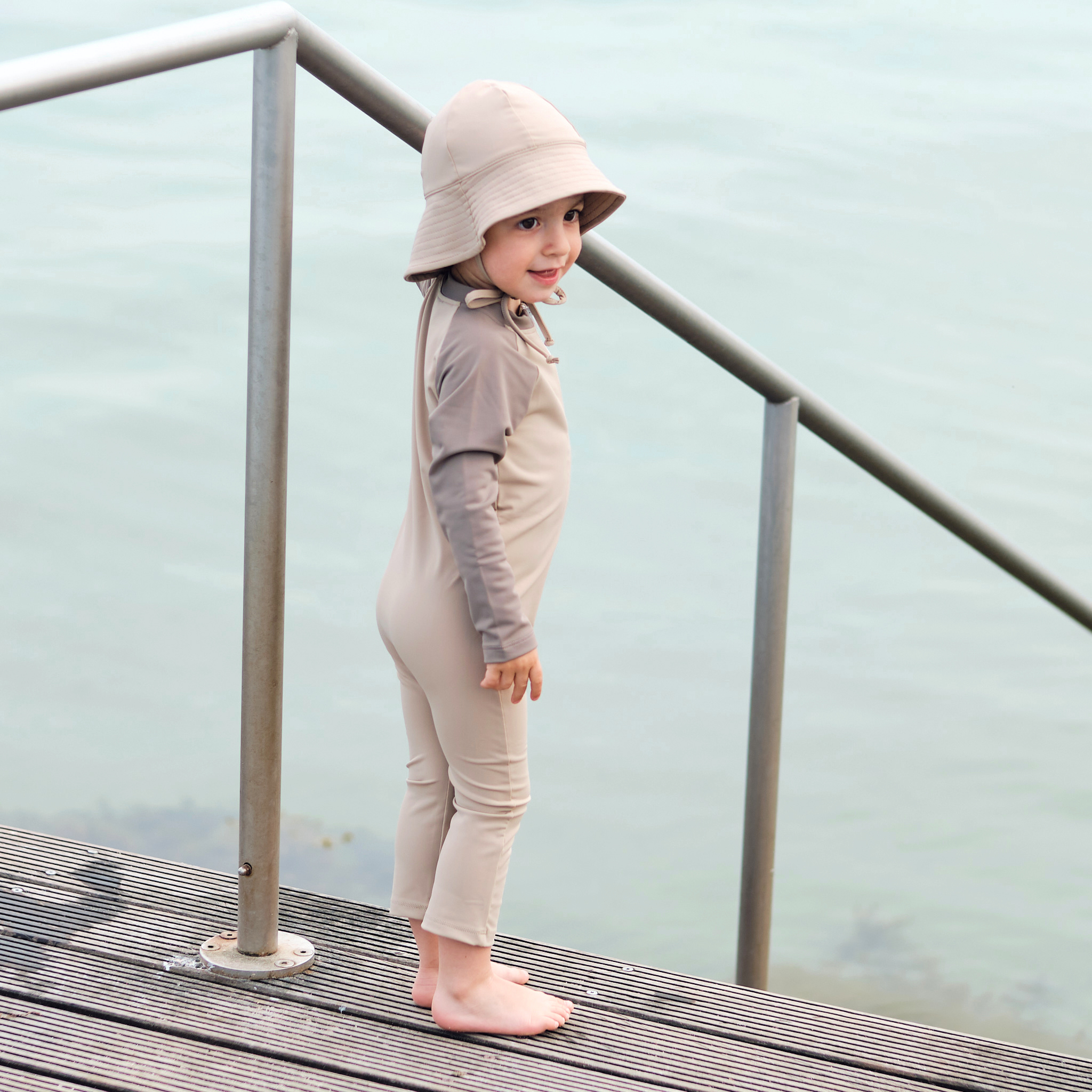 Multi Color sunsuit L/S - cappuccino - Petit Crabe