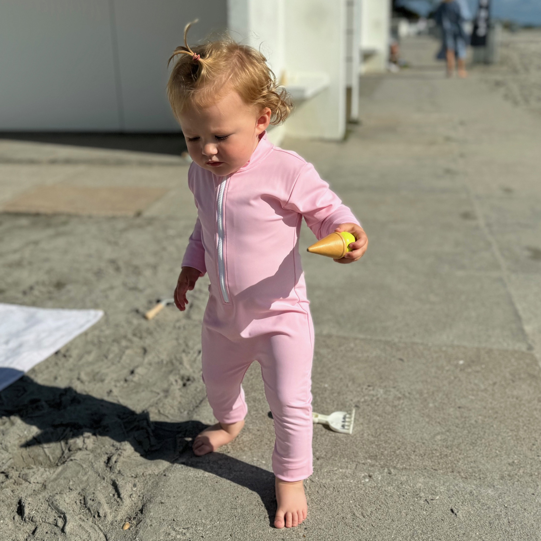 Lou BASIC UV-sunsuit L/S – milkshake - Petit Crabe