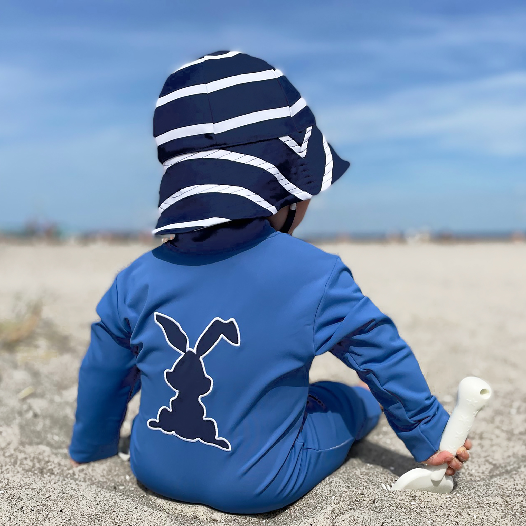 Lou - RABBIT sunsuit L/S - Sapphire - Petit Crabe